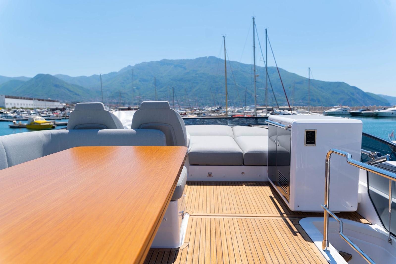 M/Y MABERA - FLY 53 | Azimut Charter Club